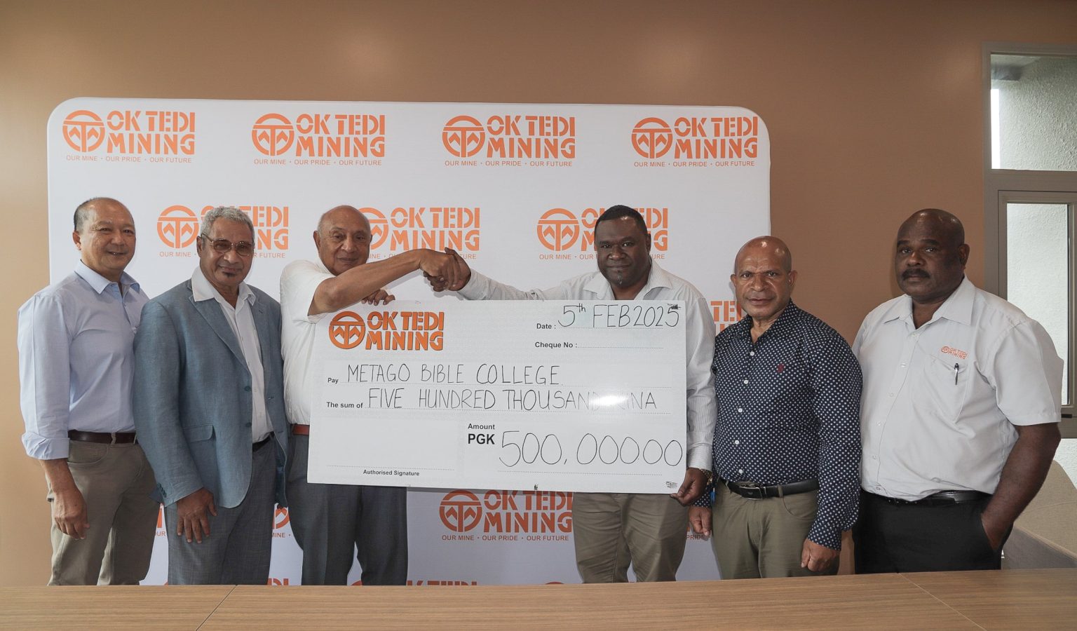 OTML Donates K500,000 to Metago Group – Ok Tedi Mining Limited
